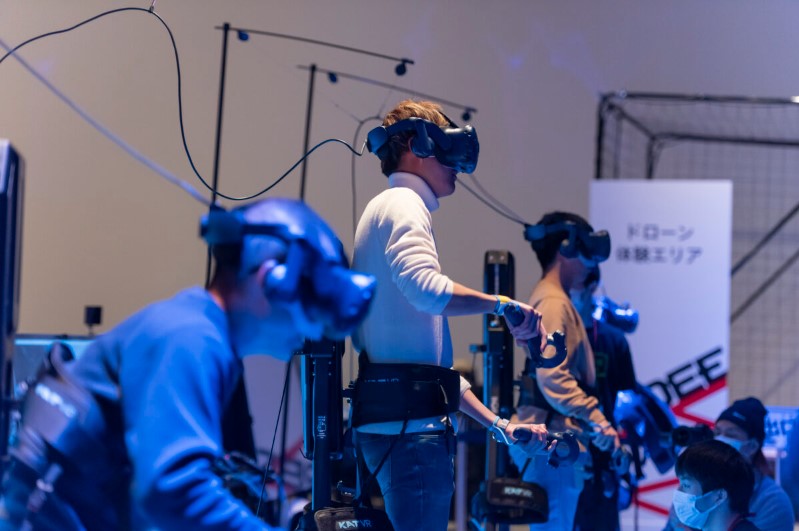 REDEE 北九州イノベーションセンター店のKAT WALK体験 – KATVRJAPAN